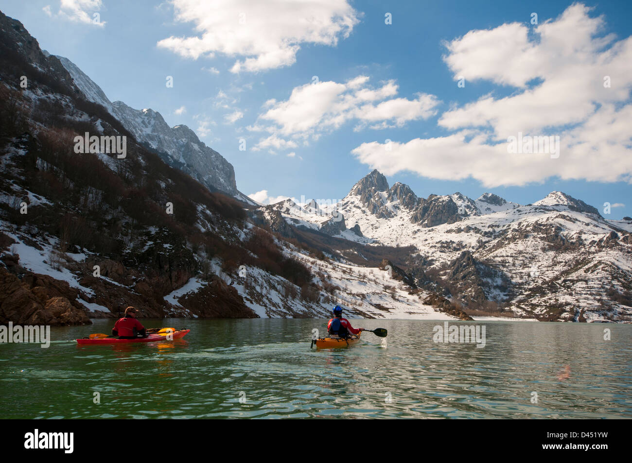 Winter canoe paddling on icy waters Stock Photo - Alamy