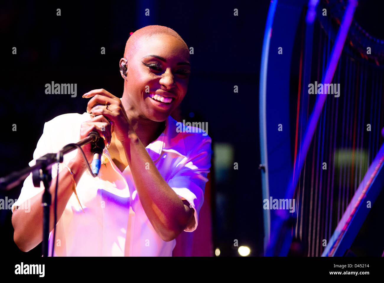 Laura Mvula performing live Stock Photo - Alamy