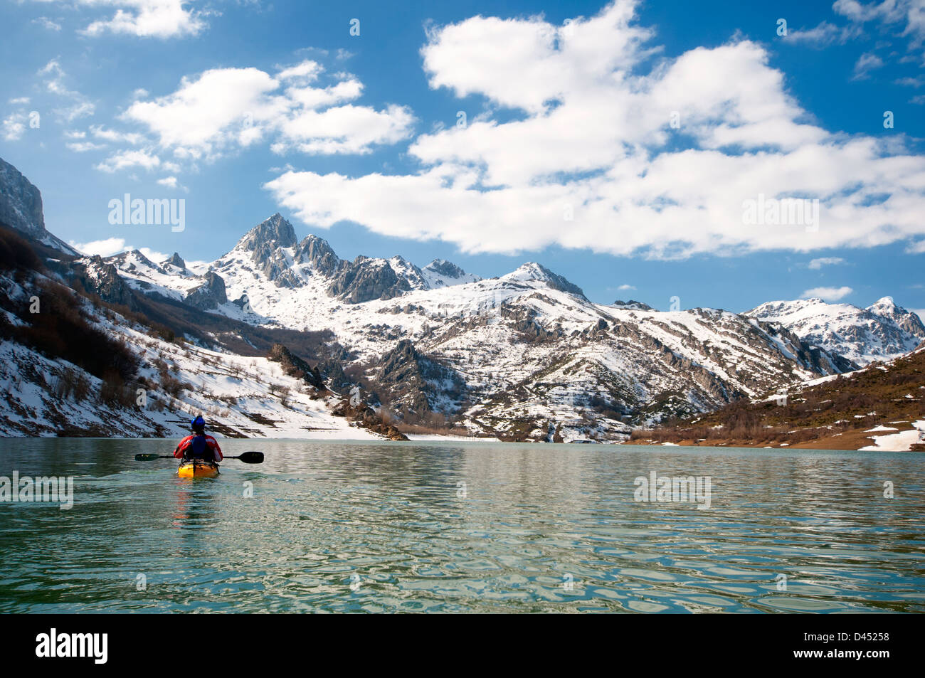 Winter canoe paddling on icy waters Stock Photo - Alamy