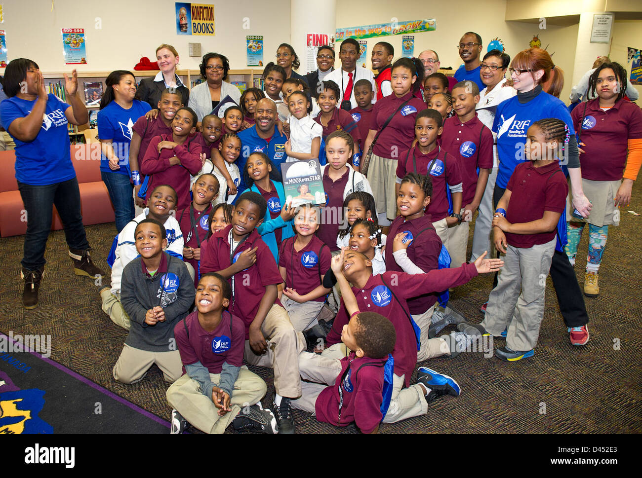 Elementary school students engage hi-res stock photography and images - Alamy