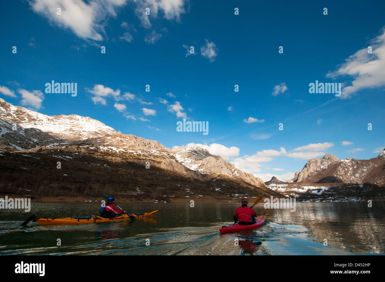 Winter canoe paddling on icy waters Stock Photo - Alamy