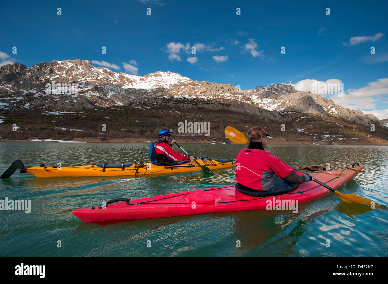 Winter canoe paddling on icy waters Stock Photo - Alamy