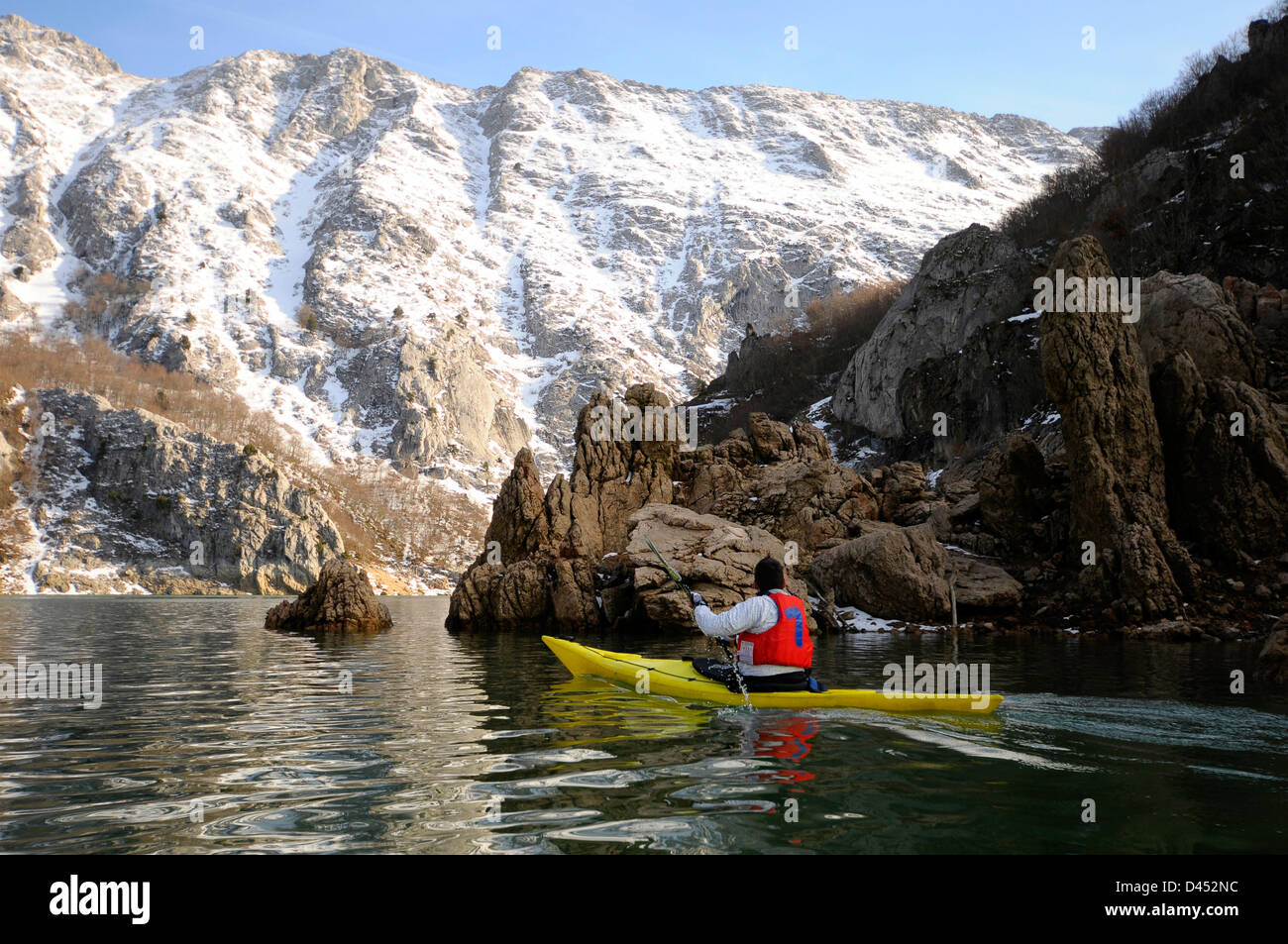 Winter canoe paddling on icy waters Stock Photo - Alamy