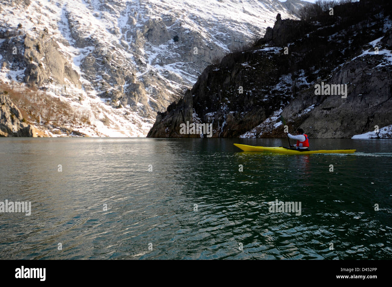 Winter canoe paddling on icy waters Stock Photo - Alamy