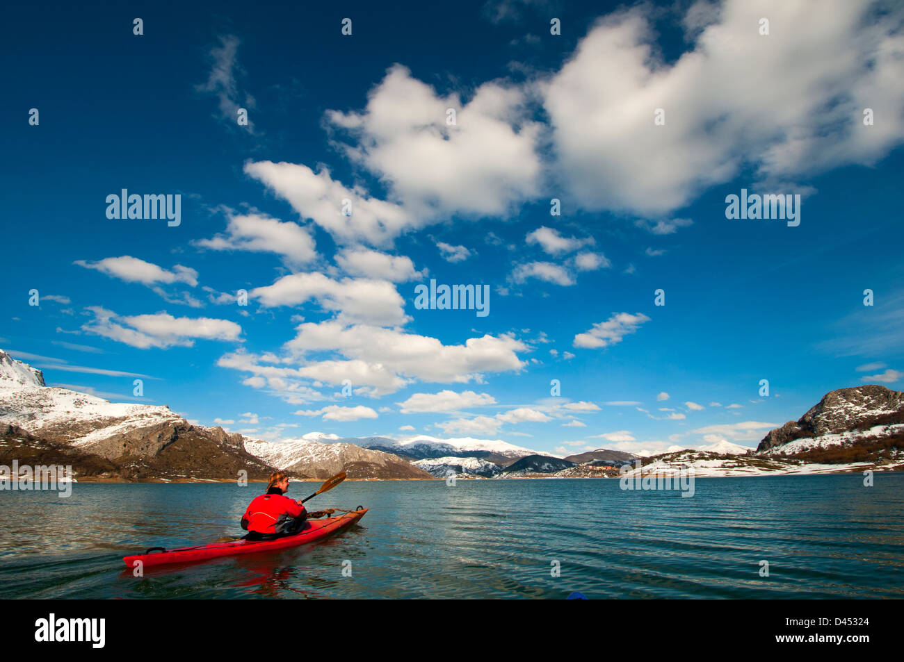 Winter canoe paddling on icy waters Stock Photo - Alamy