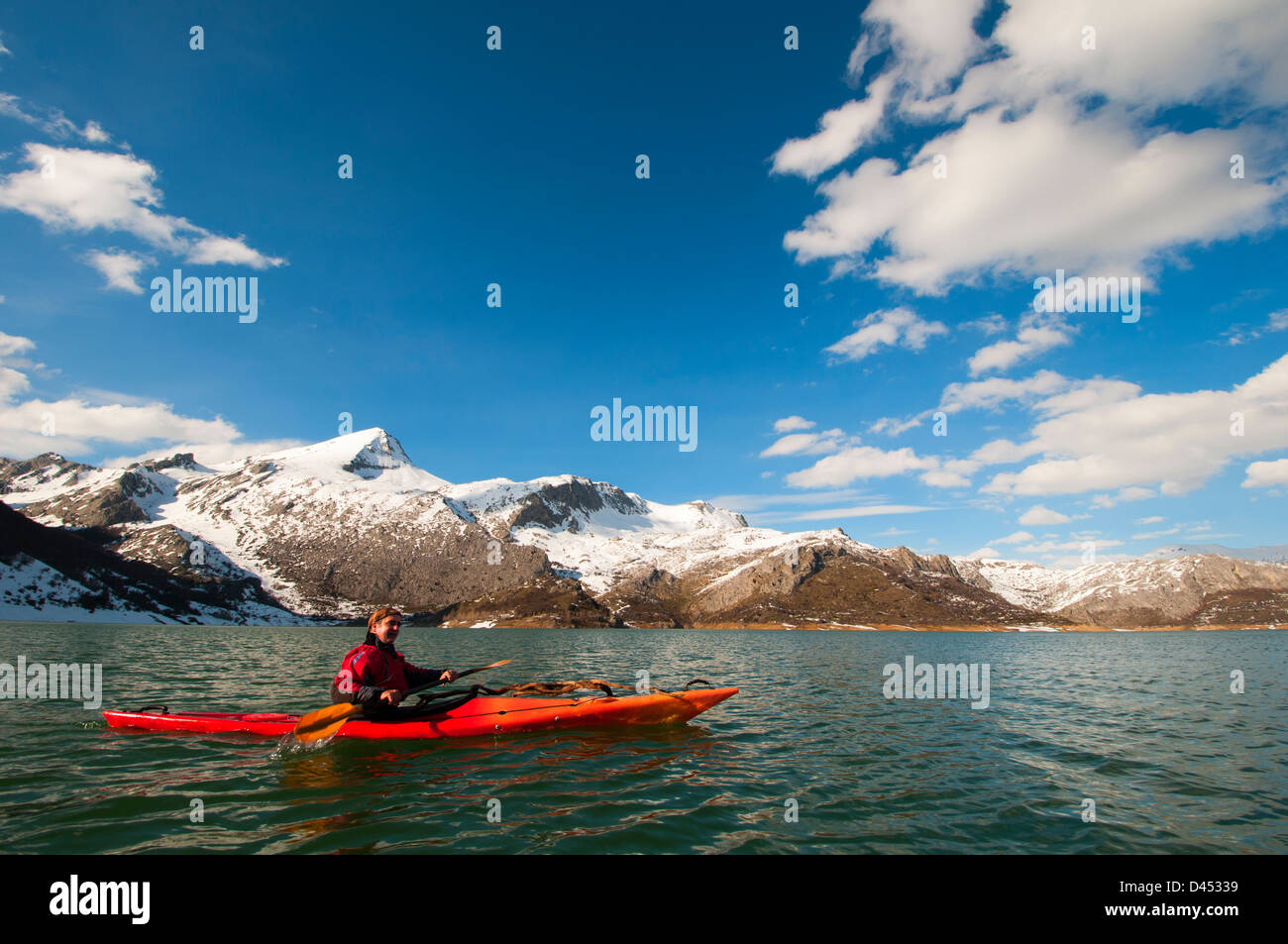 Winter canoe paddling on icy waters Stock Photo - Alamy