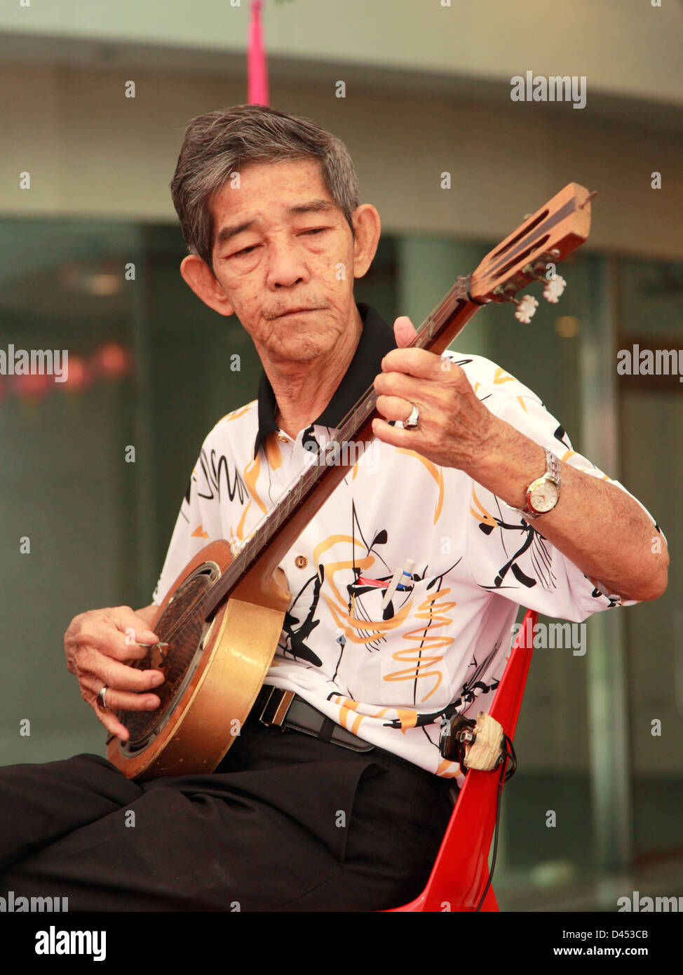 Singapore, Chinatown, Chinese New Year, traditional musician Stock ...