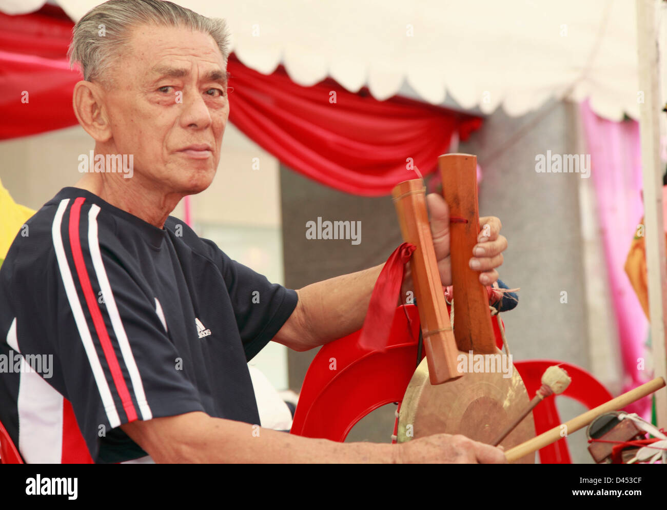 Singapore, Chinatown, Chinese New Year, traditional musician Stock ...