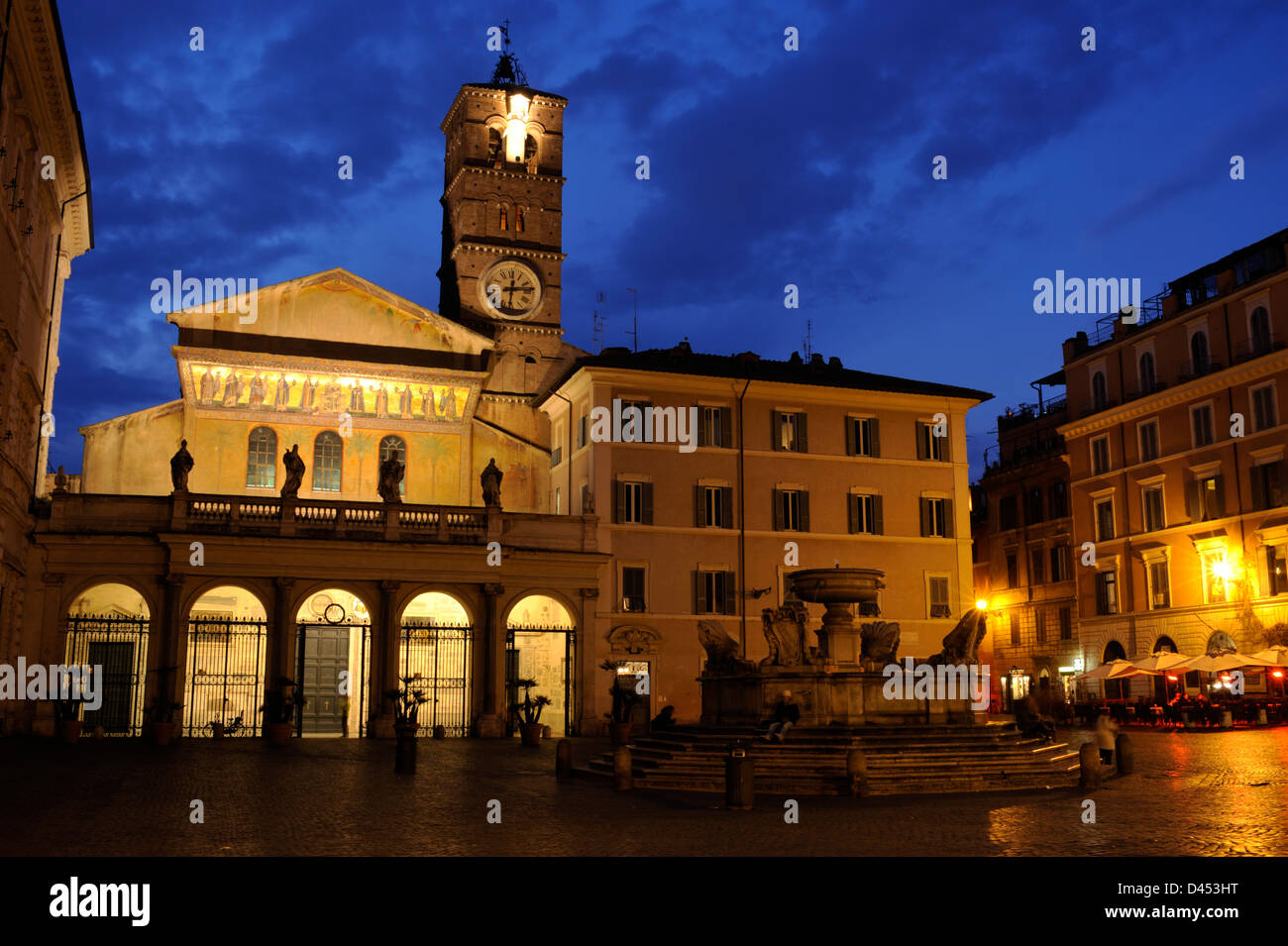 Piazza di Santa Maria in Trastevere, Rome, Italy Stock Photo - Alamy
