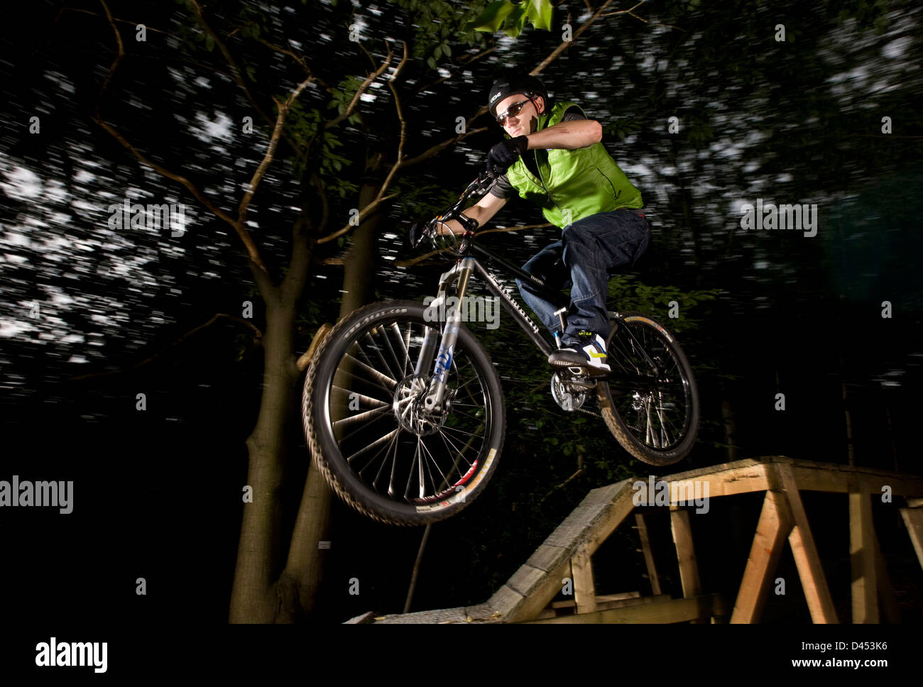 Mountain biking ramp jump hi-res stock photography and images - Alamy