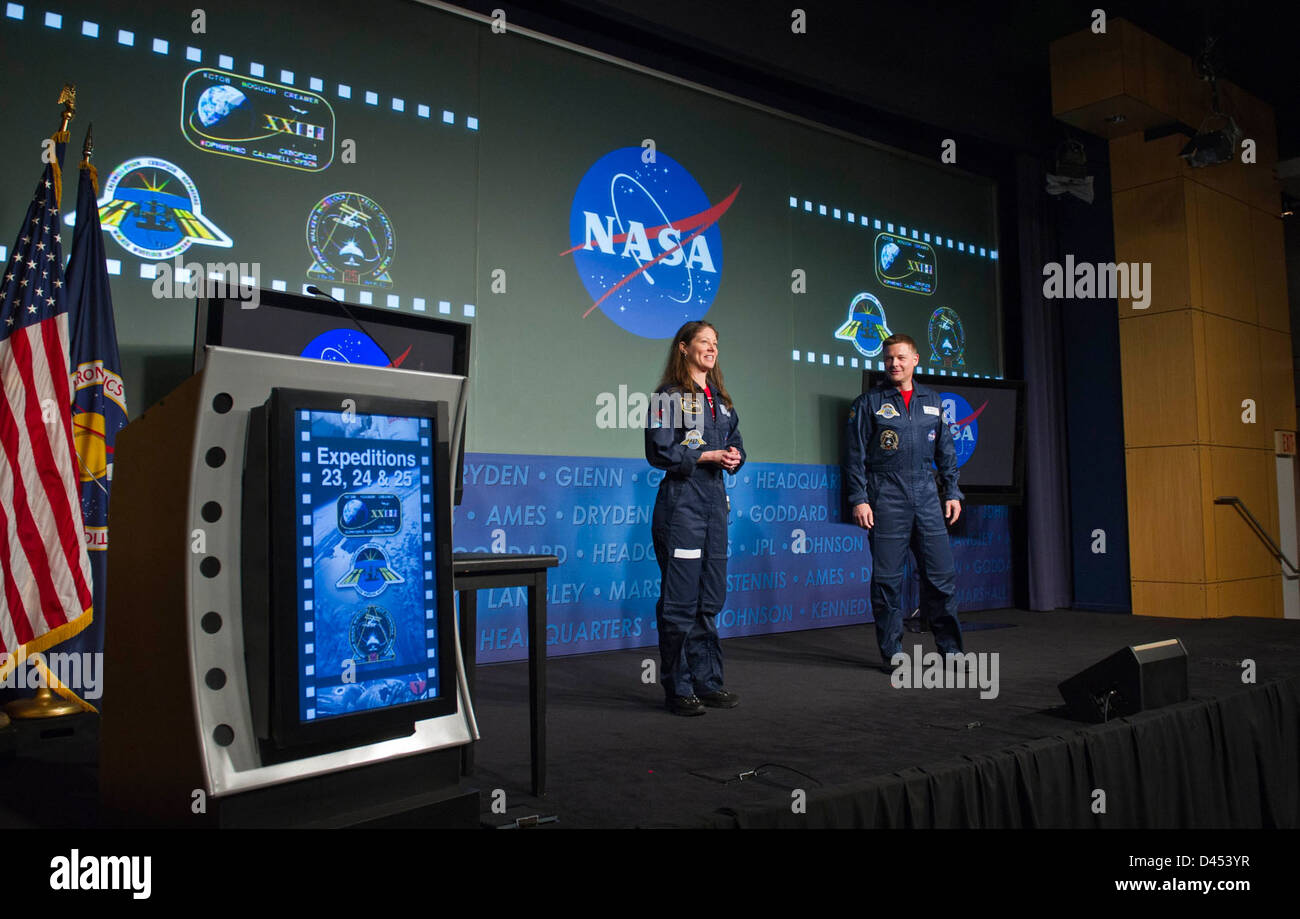Doug wheelock nasa headquarters paul alers tracy caldwell dyson ...
