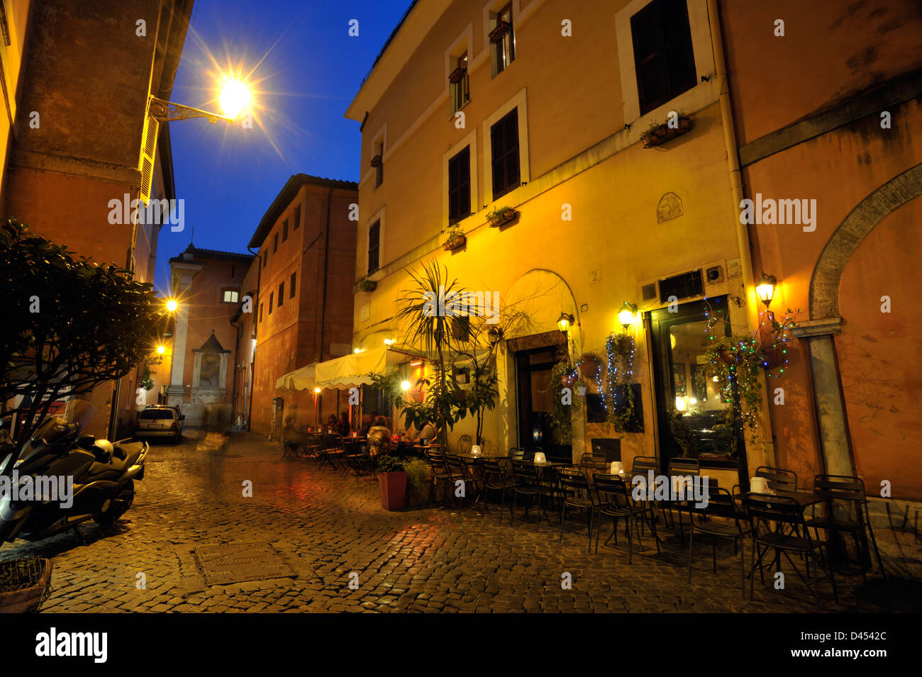 Rome trastevere night hi-res stock photography and images - Alamy