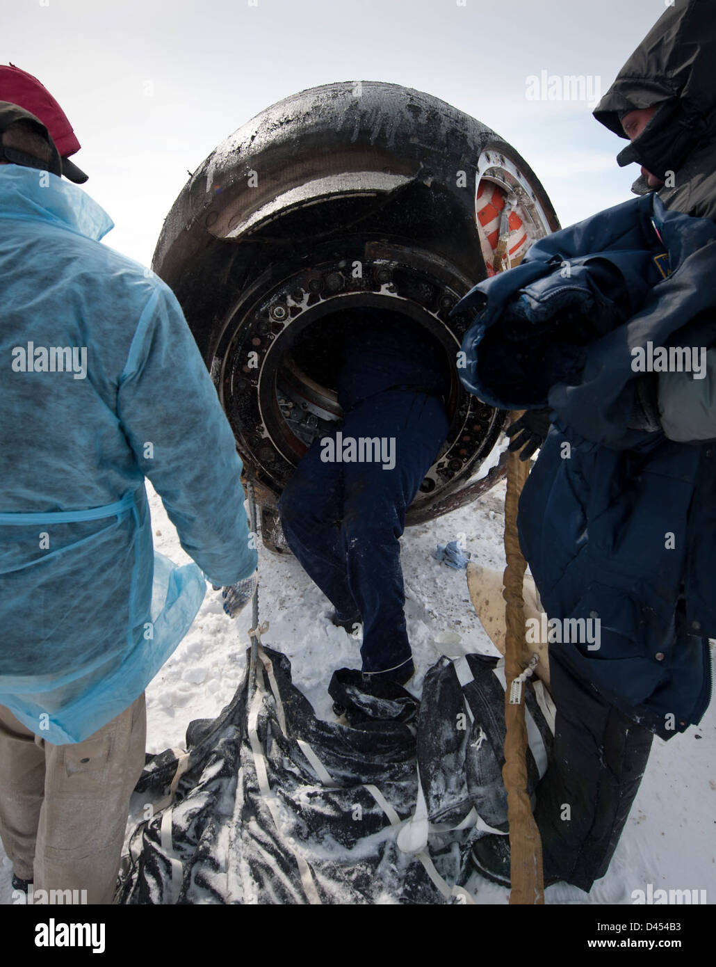 The Soyuz capsule carrying Expedition 26 astronauts lands in Kazakhstan ...