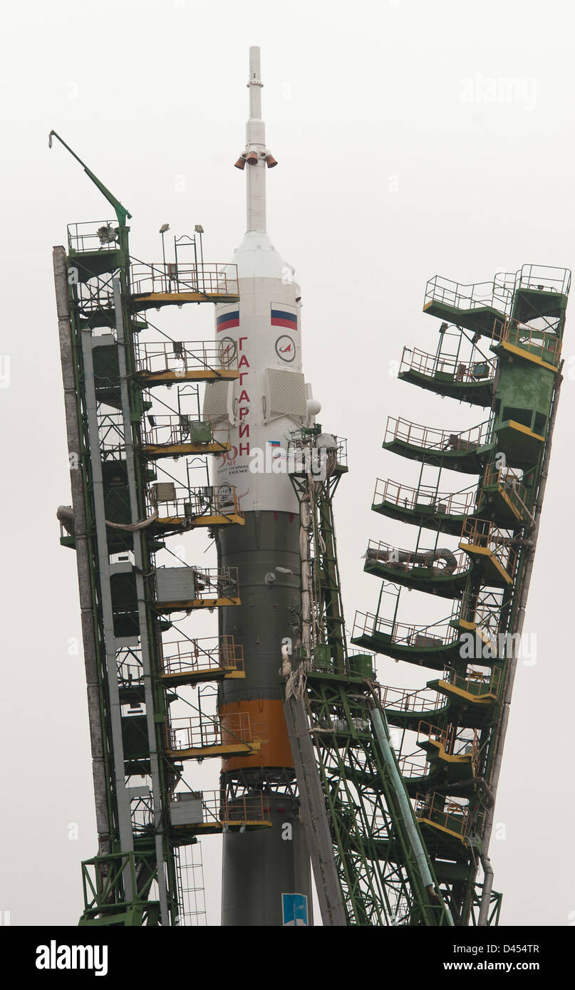 Expedition 27 Soyuz Rollout (201104020016HQ Stock Photo - Alamy