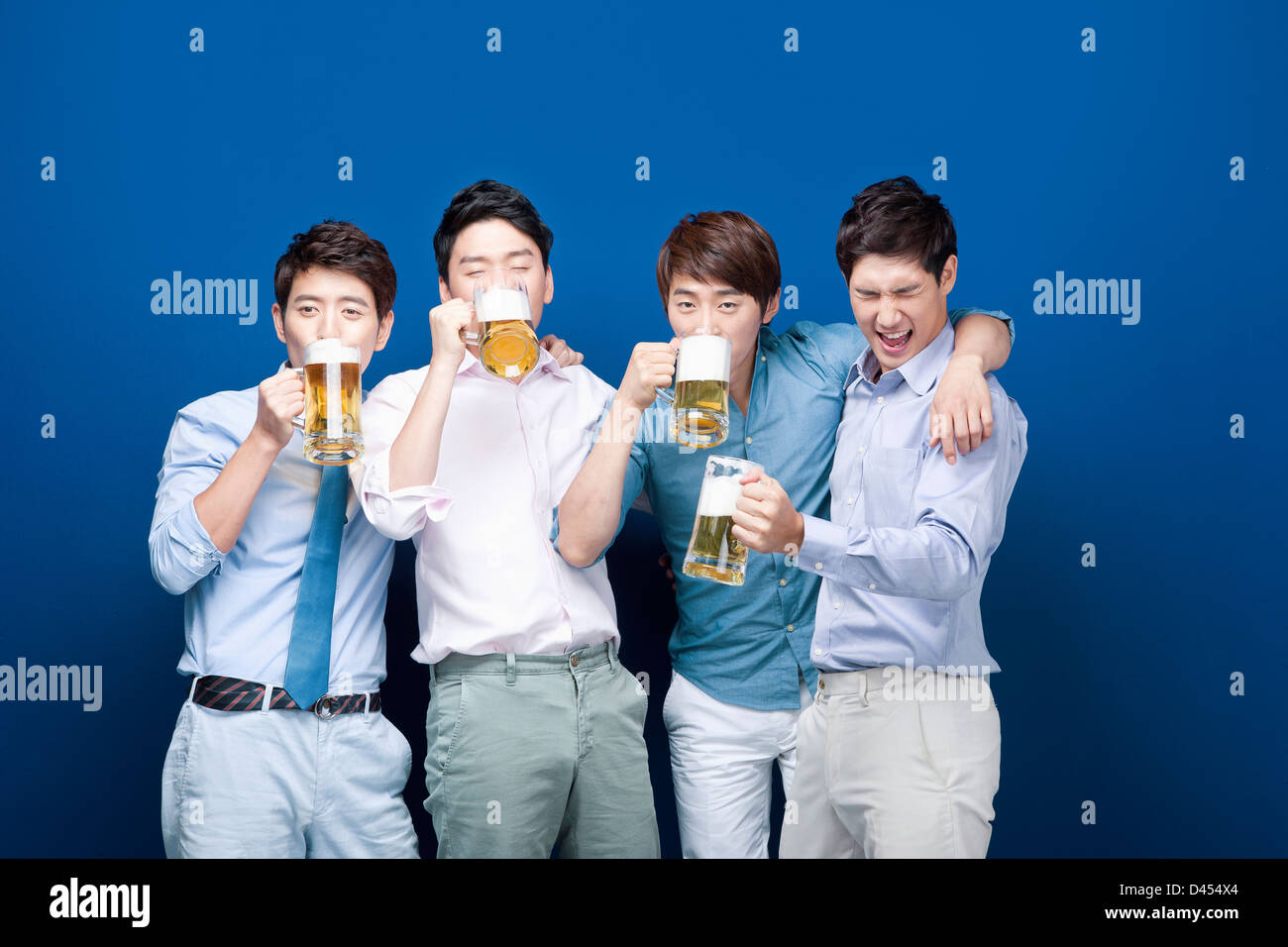 businessmen drinking beer together Stock Photo - Alamy
