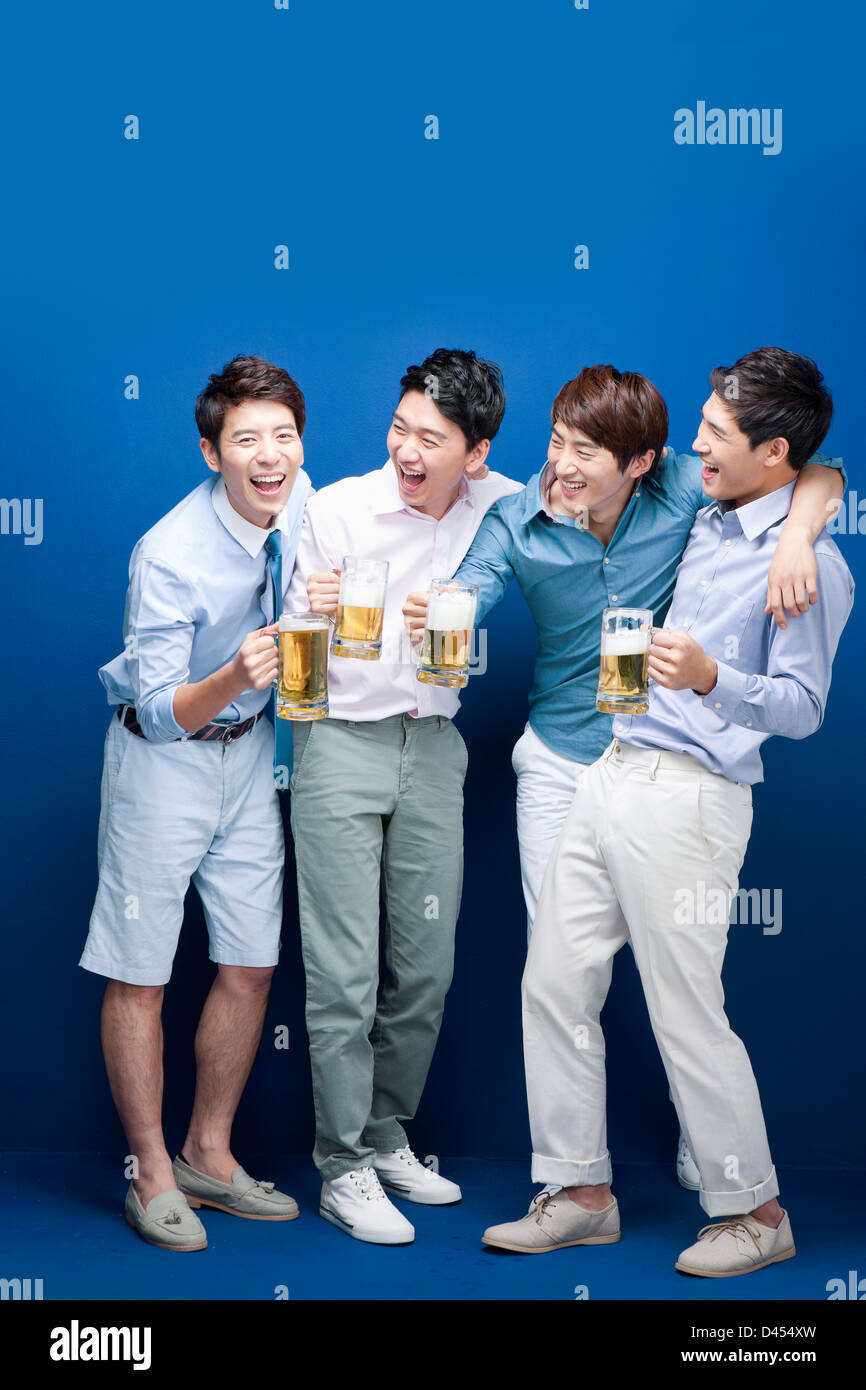 businessmen drinking beer together Stock Photo - Alamy