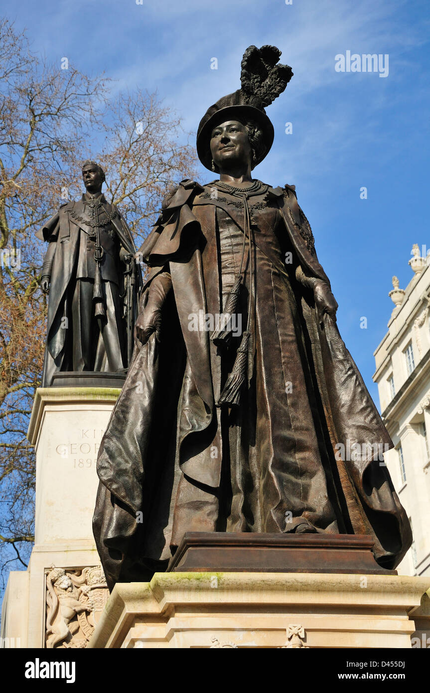 Bronze Memorial Statue Queen Mother High Resolution Stock Photography ...