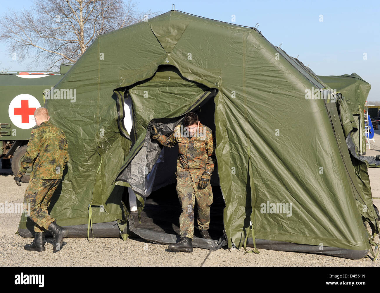 Rapid deployment tents hi-res stock photography and images - Alamy
