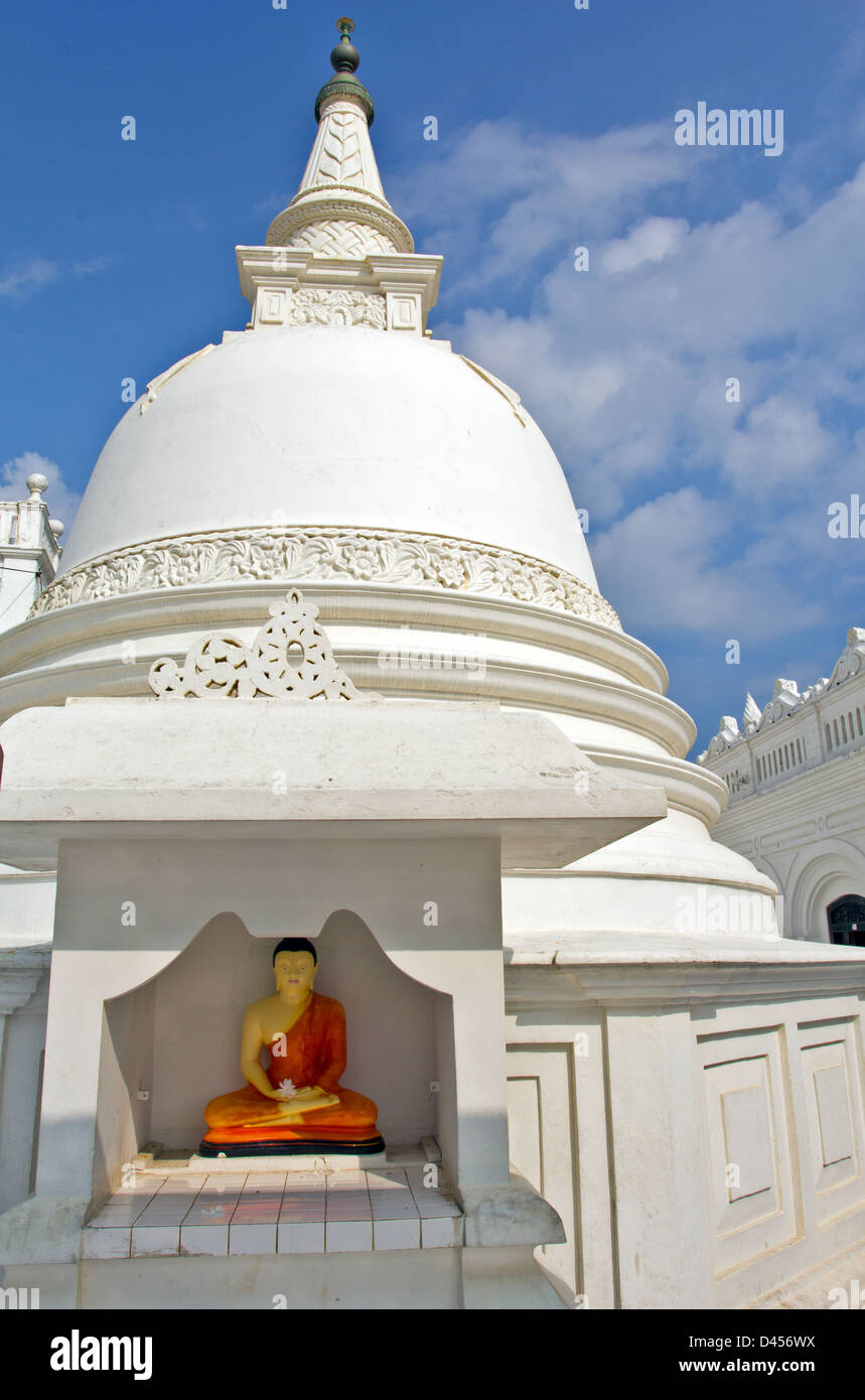 Stupa in sri lanka hi-res stock photography and images - Alamy