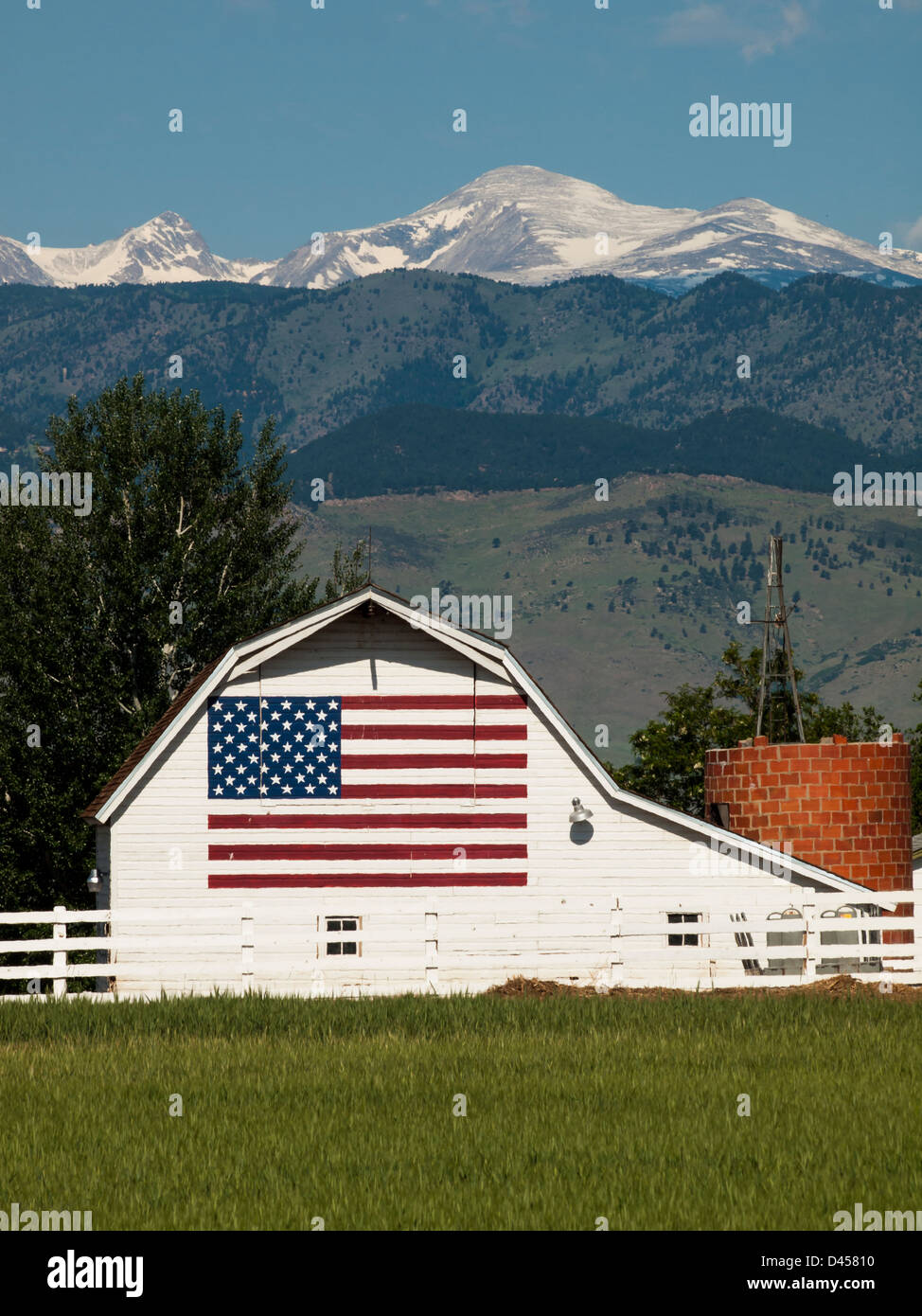 White barn with painted American Flag in Colorado Stock Photo - Alamy