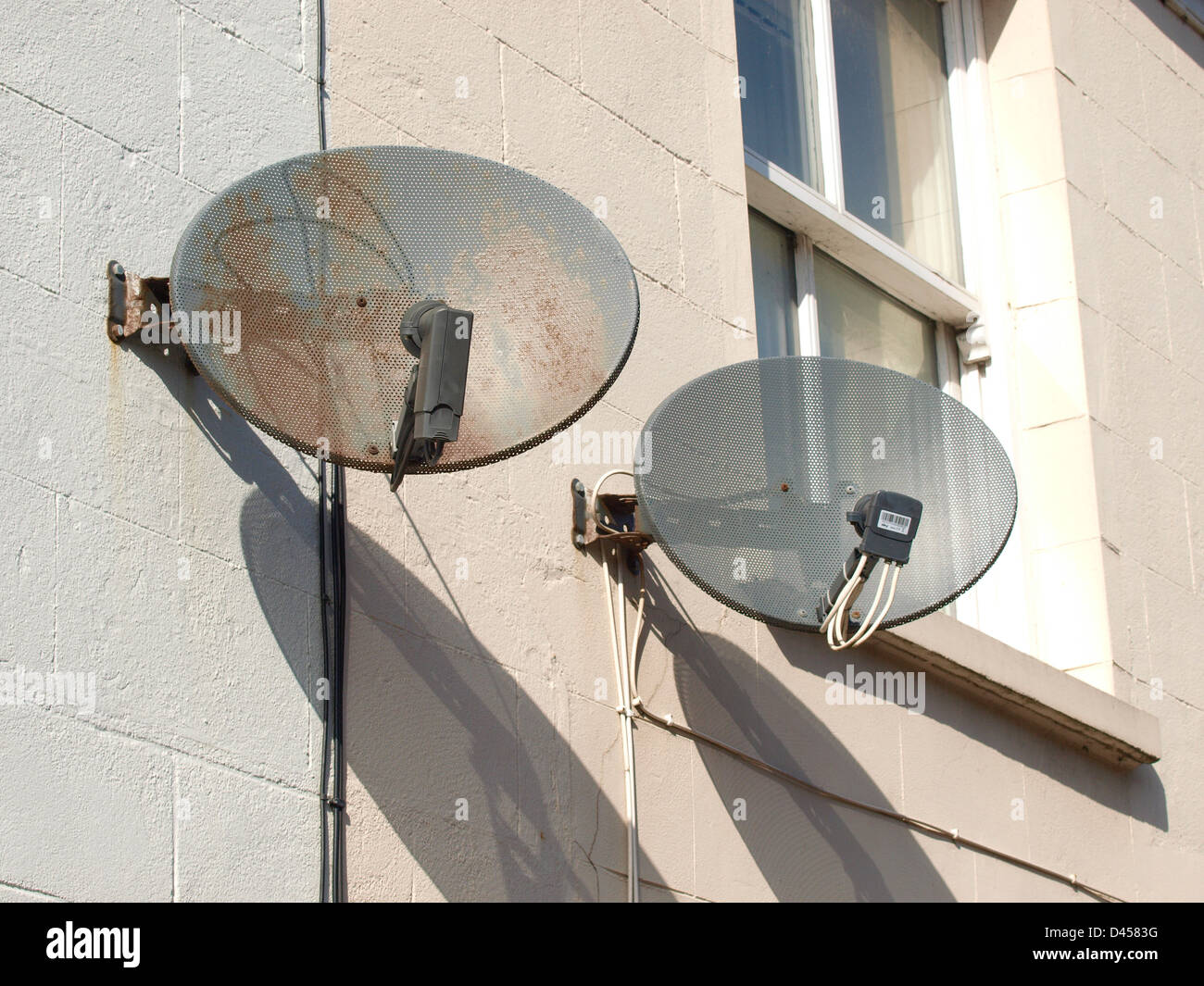 Sattelite dishes hi-res stock photography and images - Alamy