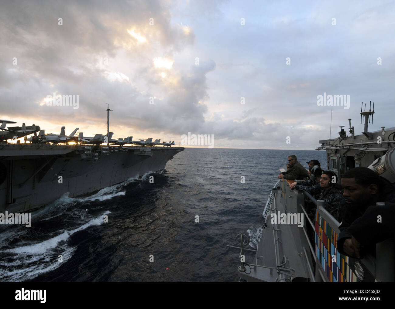 Uss vicksburg cg 69 hi-res stock photography and images - Alamy