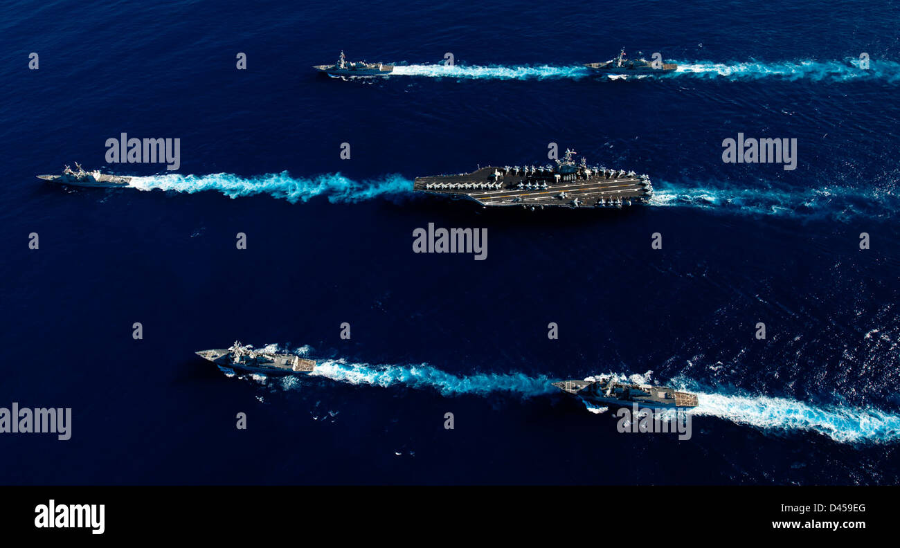U s navy ships transit hi-res stock photography and images - Alamy