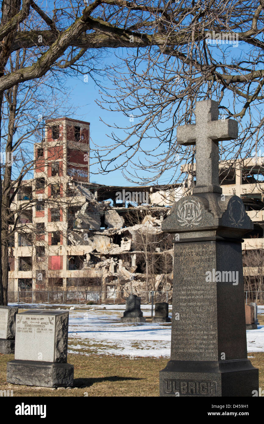 Detroit, Michigan - Graves in Lutheran Cemetery next to the abandoned ...