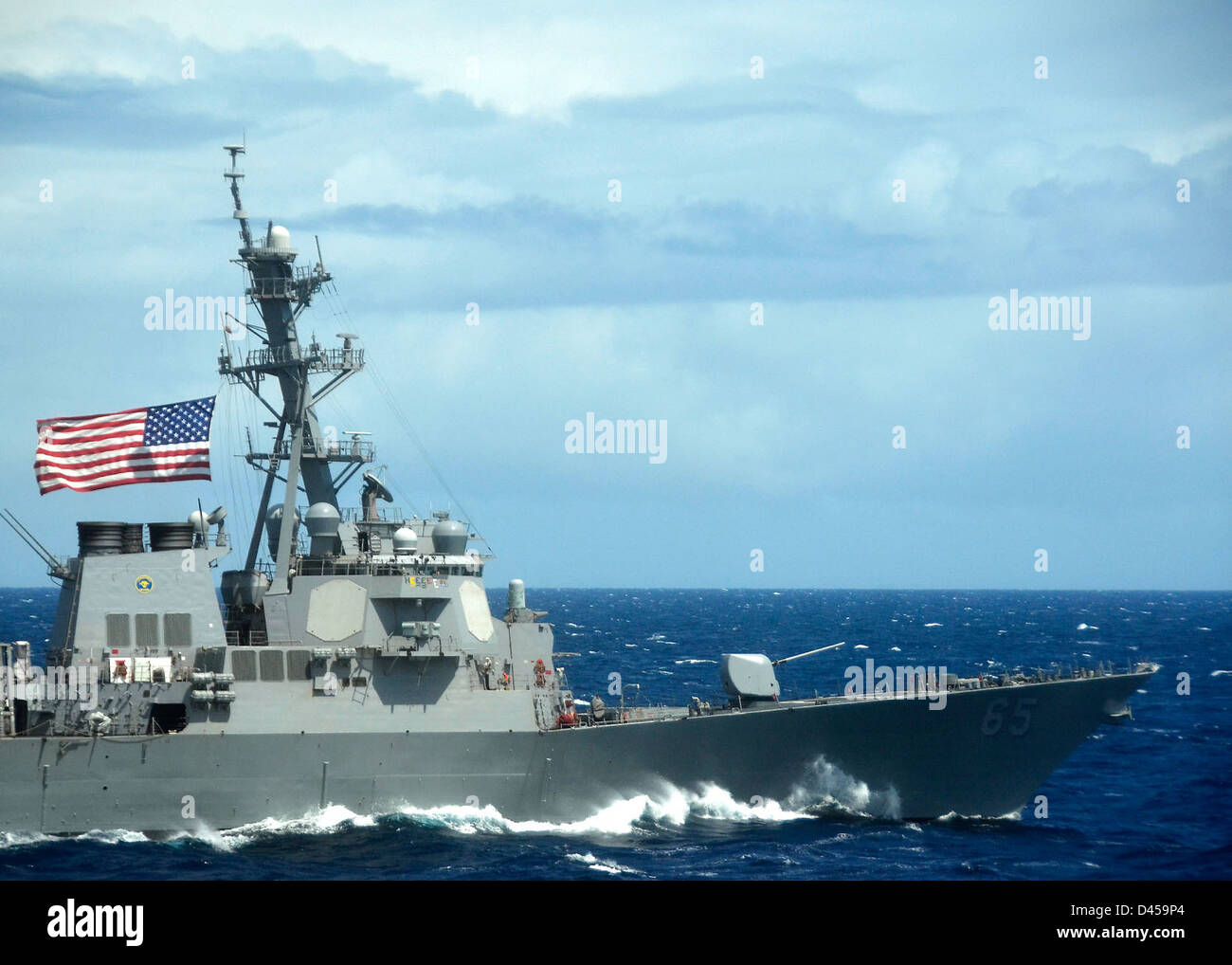 Uss benfold hi-res stock photography and images - Alamy