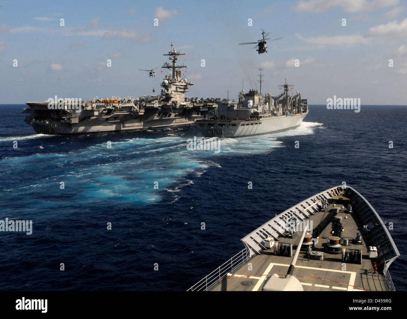 USNS Bridge replenishes USS Bunker Hill and USS Carl Vinson Stock Photo ...