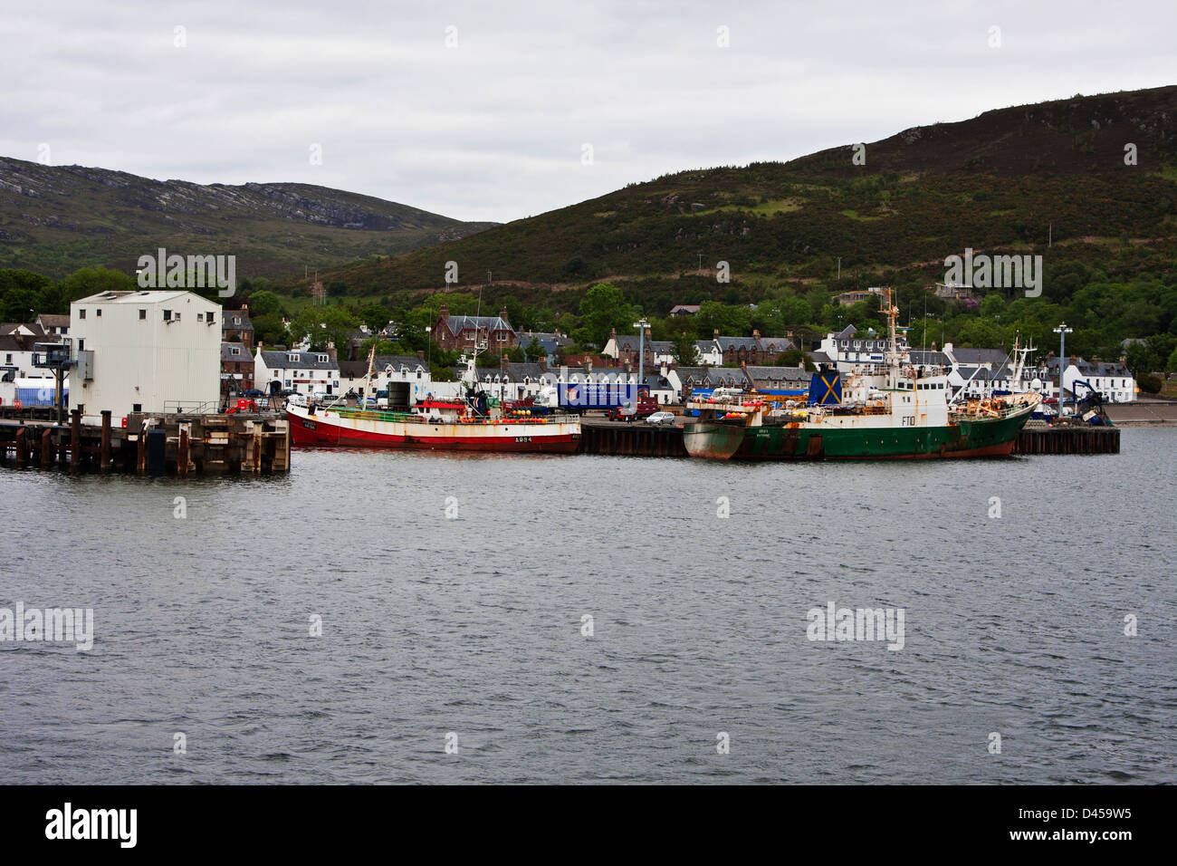 Ullapool, Scotland, The town wharf of Ullapool with fishing fleet and ...