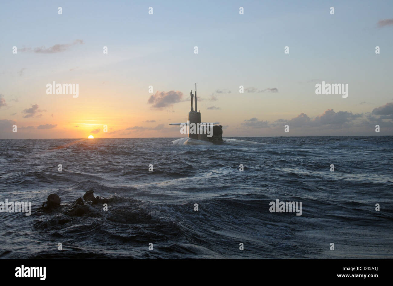 U.S. Navy SEALs and divers from SEAL Delivery Vehicle Team 1 return to ...