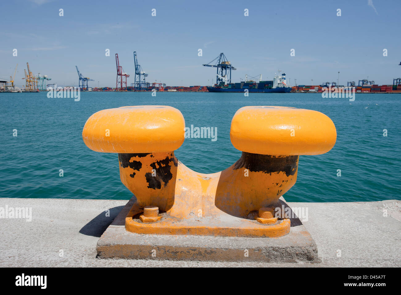 Mooring boat hi-res stock photography and images - Alamy