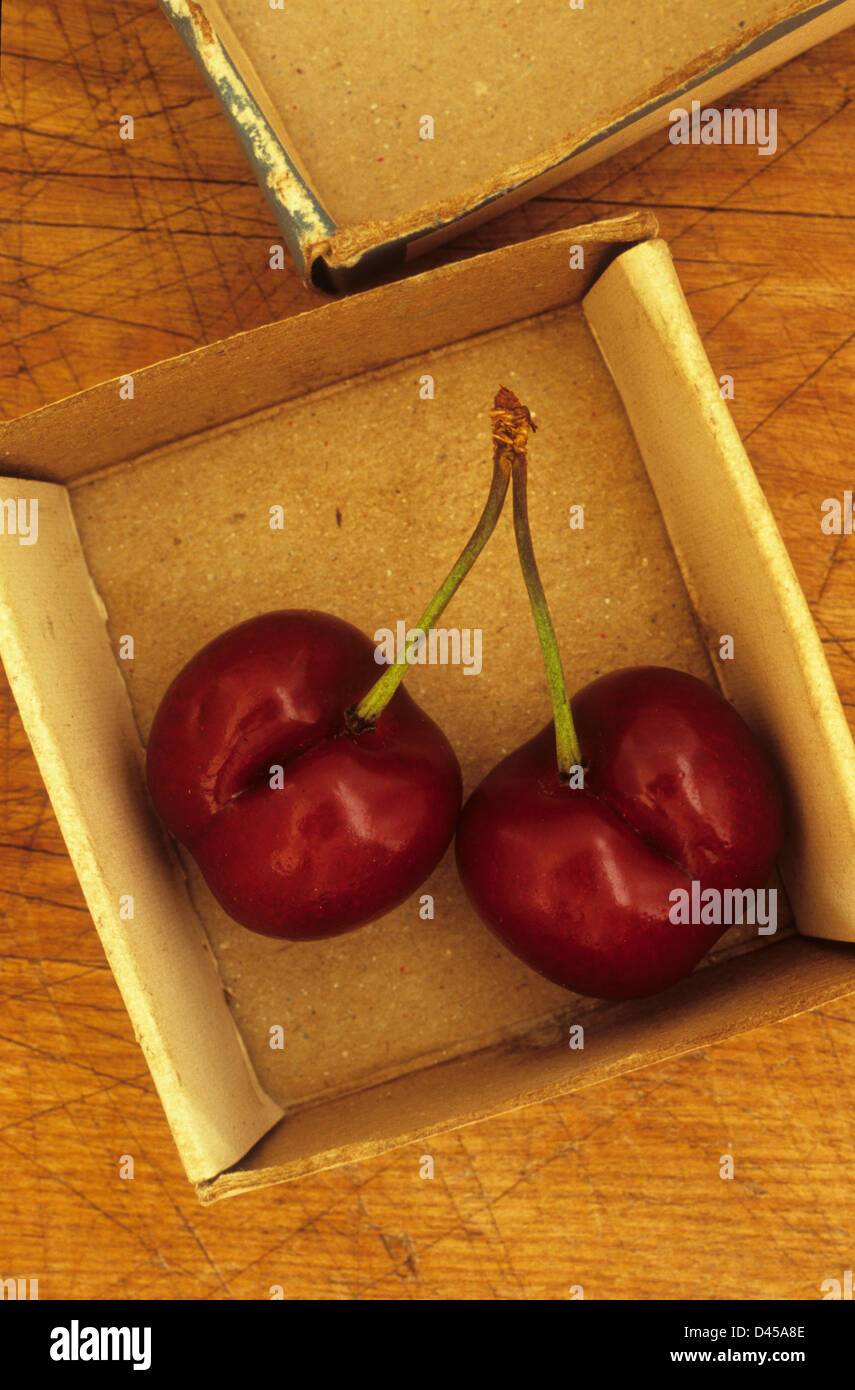 Two friends sharing fruit hi-res stock photography and images - Alamy