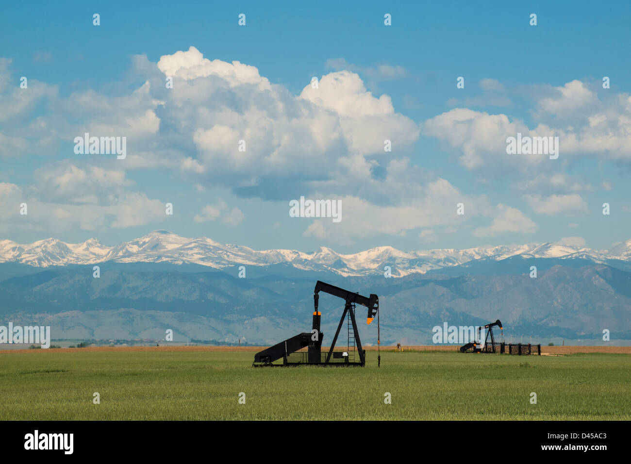 Colorado oil well hi-res stock photography and images - Alamy
