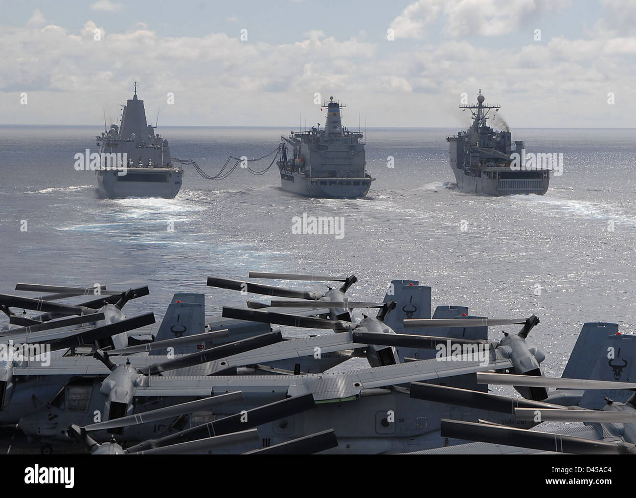 Uss new york and uss gunston hall hi-res stock photography and images ...