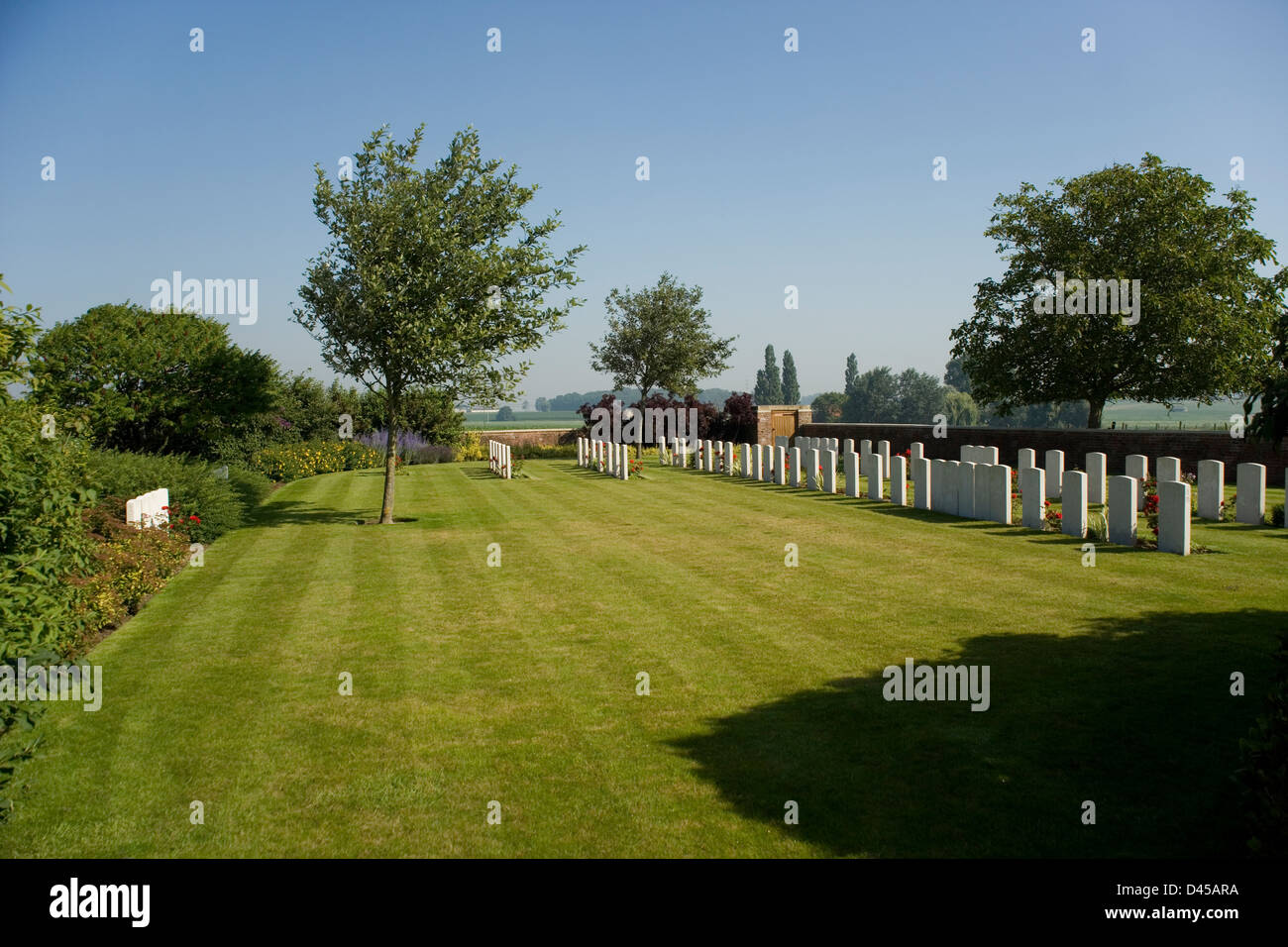 Derry House No.2 British First World War cemetery near Wijtschate on ...