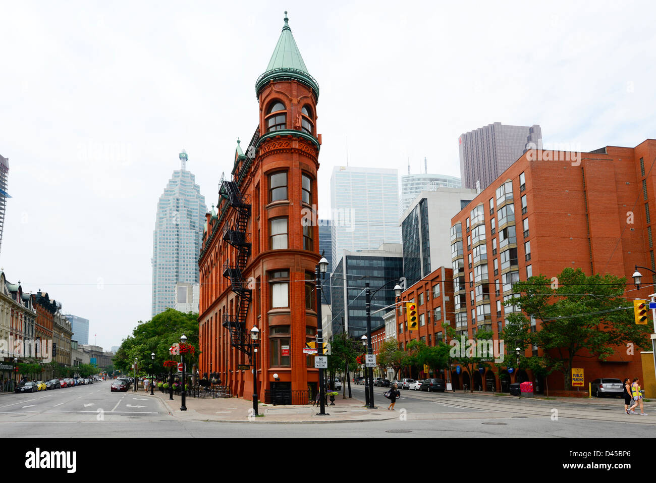 Skyscraper building downtown toronto hi-res stock photography and ...