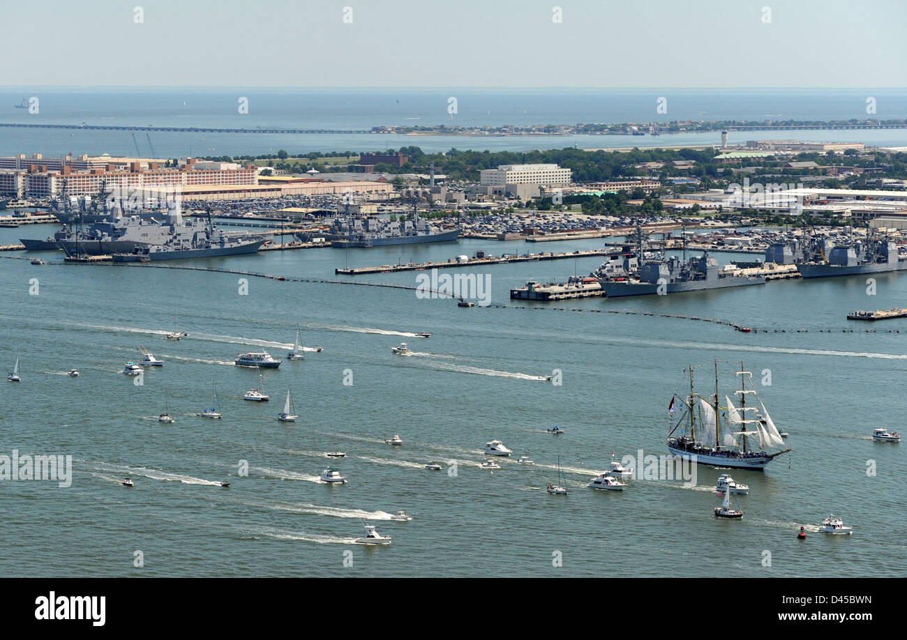 Operation sail hi-res stock photography and images - Alamy