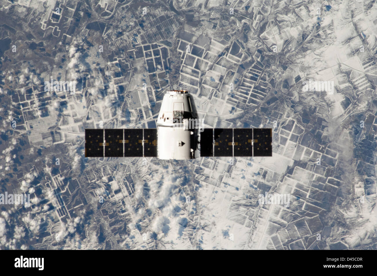 Spacex Dragon Capsule Outer Space High Resolution Stock Photography and ...