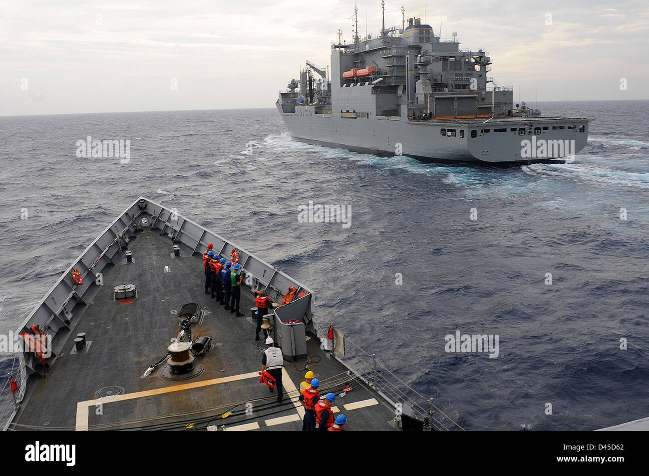 USNS Sacagawea replenishes USS Underwood Stock Photo - Alamy
