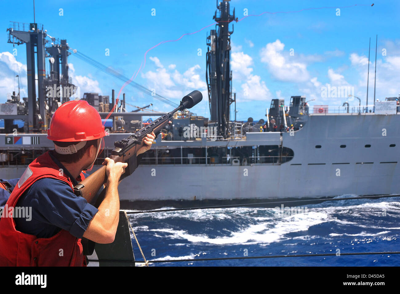 Ship to shore operations hi-res stock photography and images - Alamy