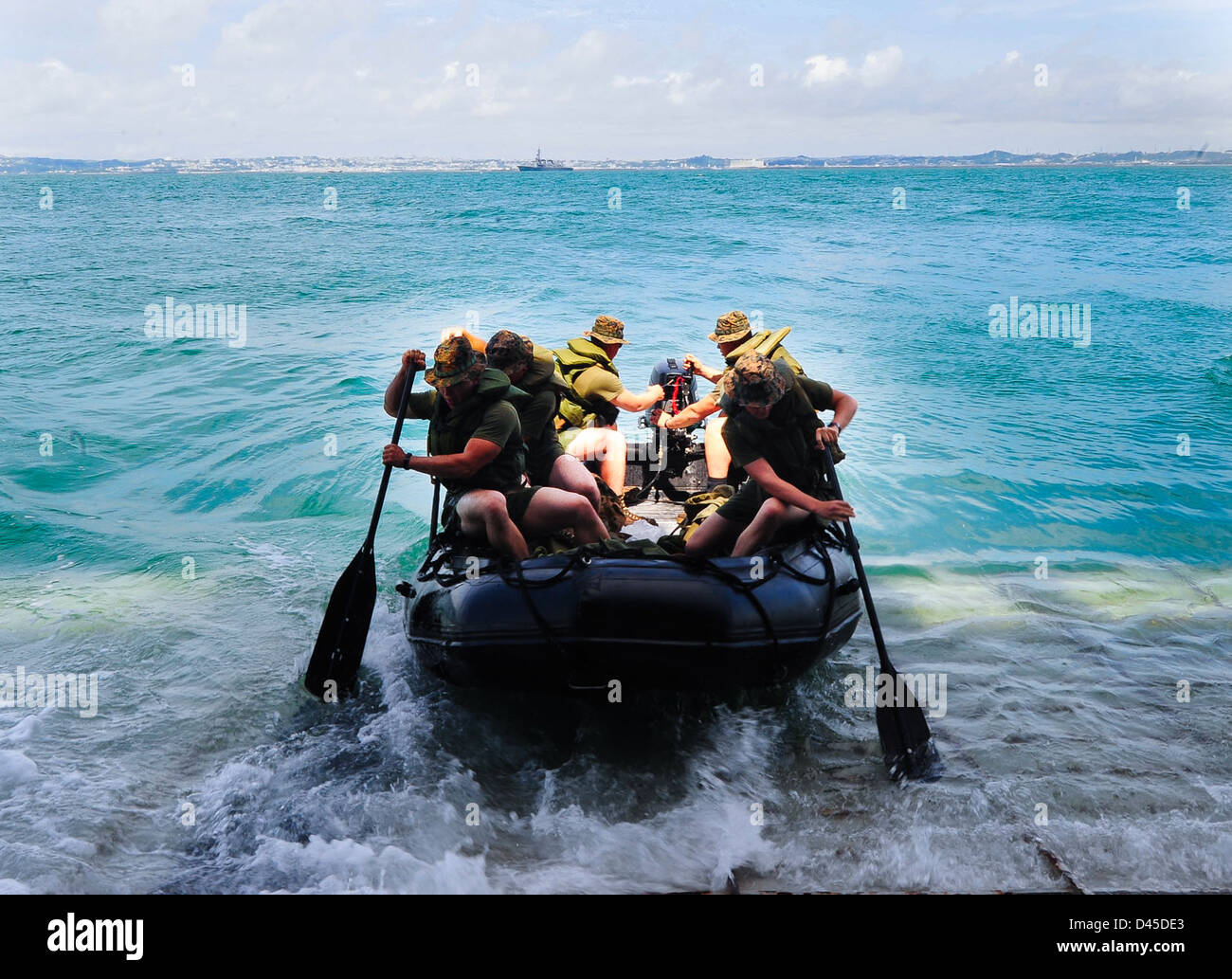 Combat rubber raiding craft hi-res stock photography and images - Alamy