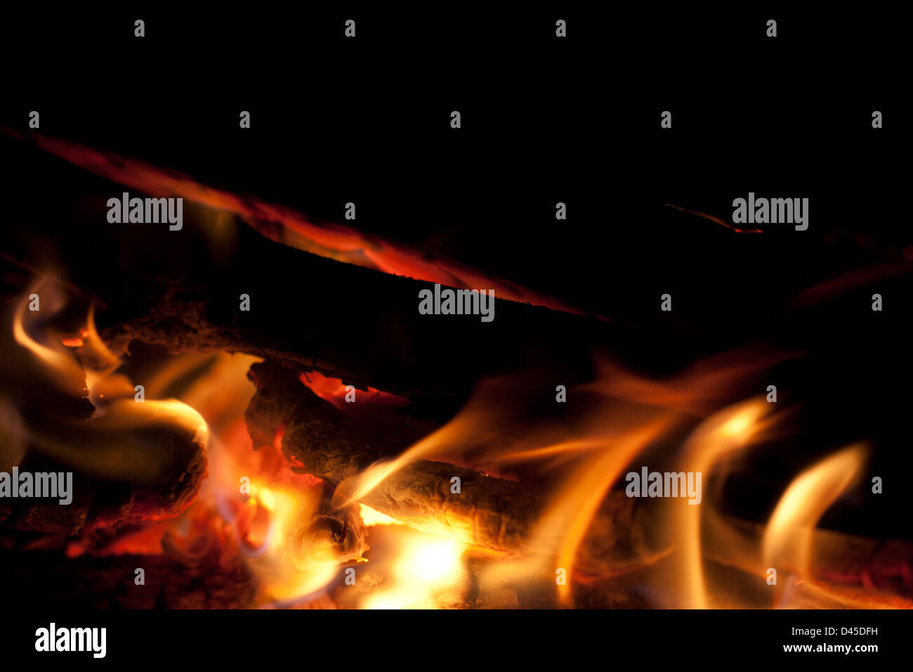 Logs Burning in fire at night Stock Photo - Alamy