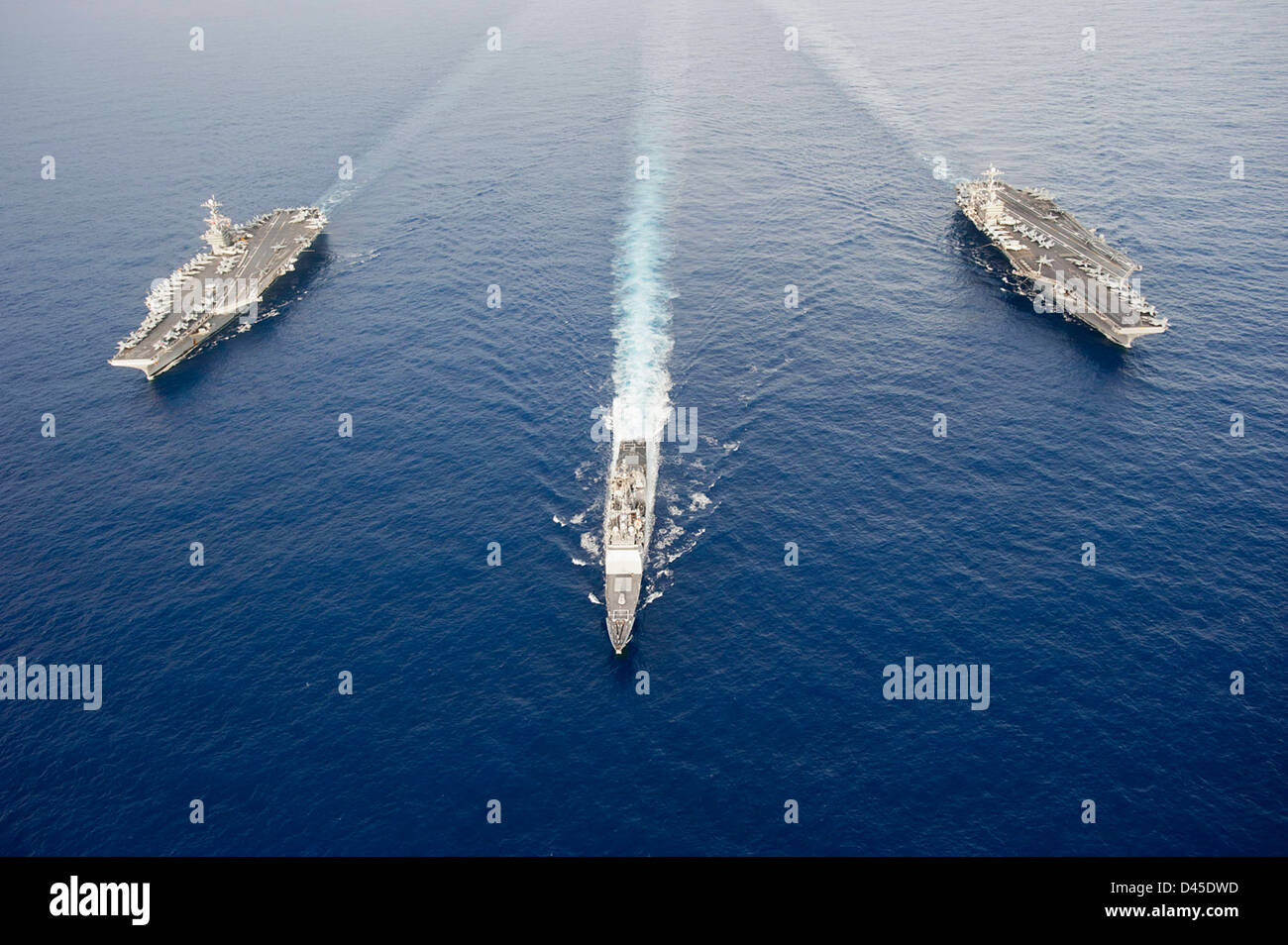 Us navy aircraft carriers hi-res stock photography and images - Alamy