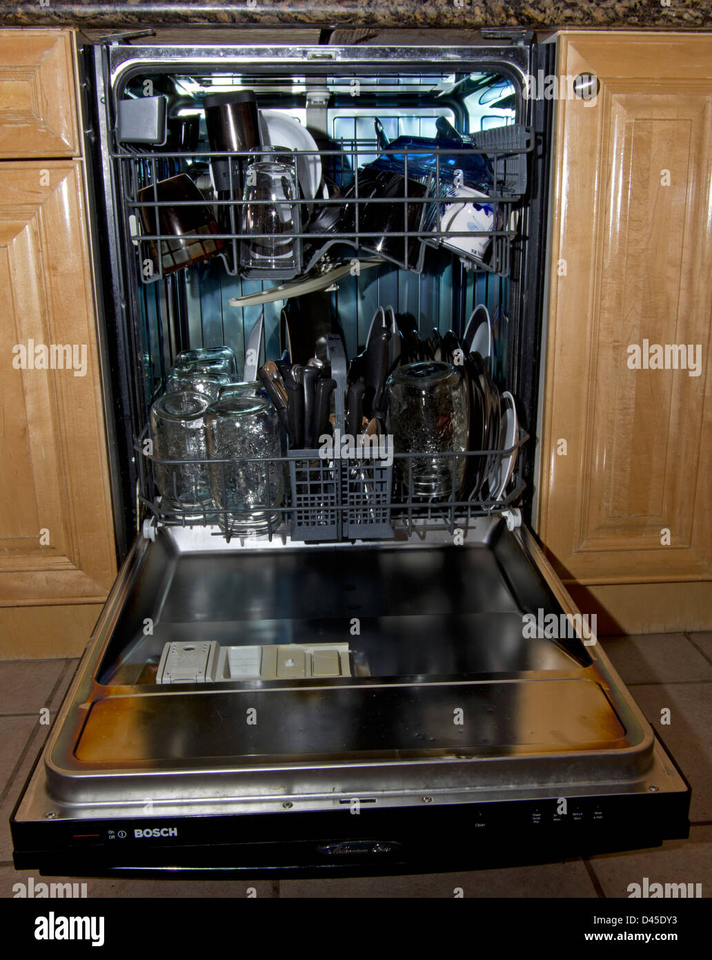 Full dishes hi-res stock photography and images - Alamy