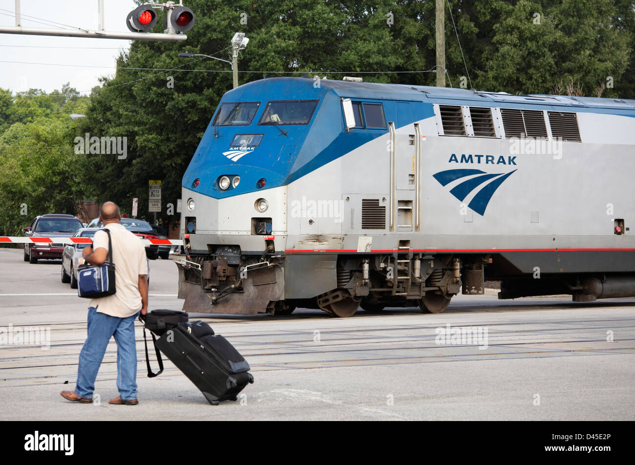 Amtrak passenger train hi-res stock photography and images - Alamy