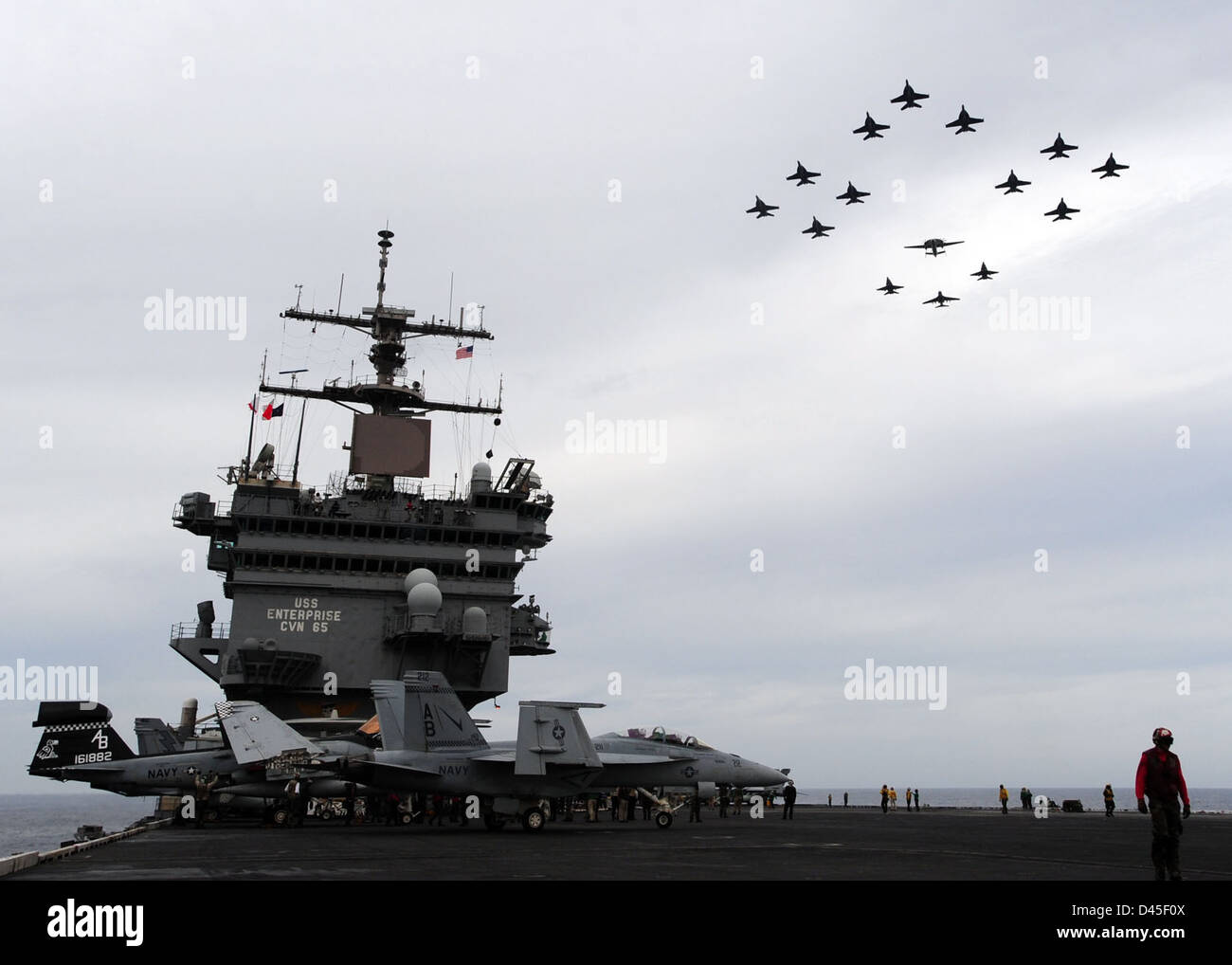 Aircraft fly over uss hi-res stock photography and images - Alamy