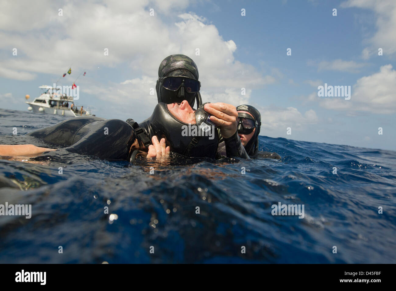 Safety Divers practice underwater rescue drills before competition ...