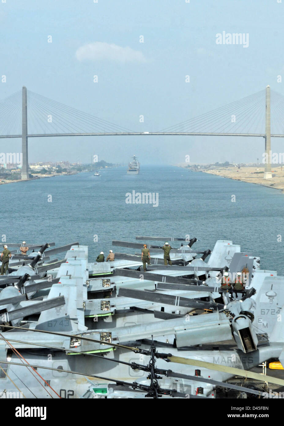 USS Iwo Jima approaches the Friendship Bridge Stock Photo - Alamy